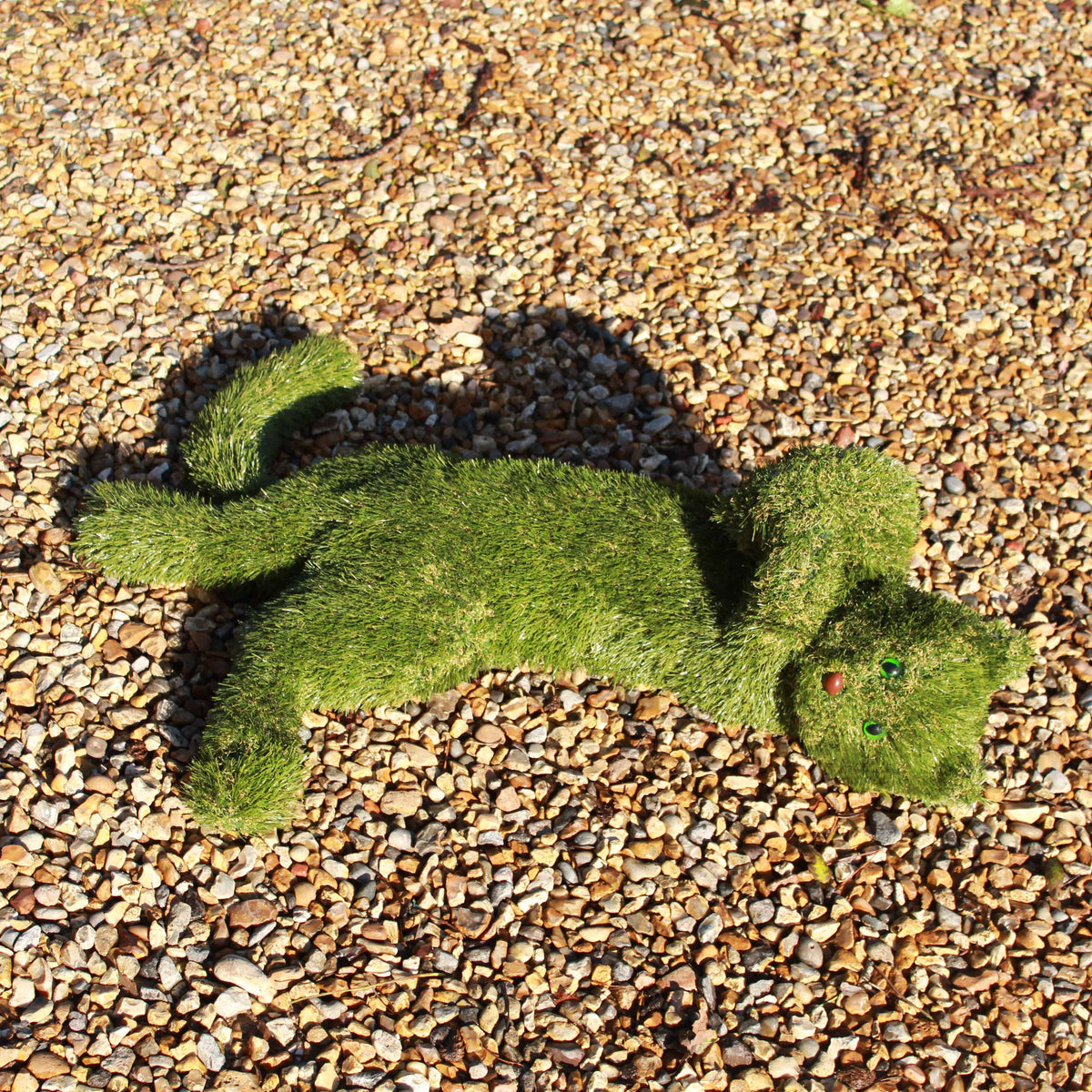 Topiary Cat laying down – Top Topiary